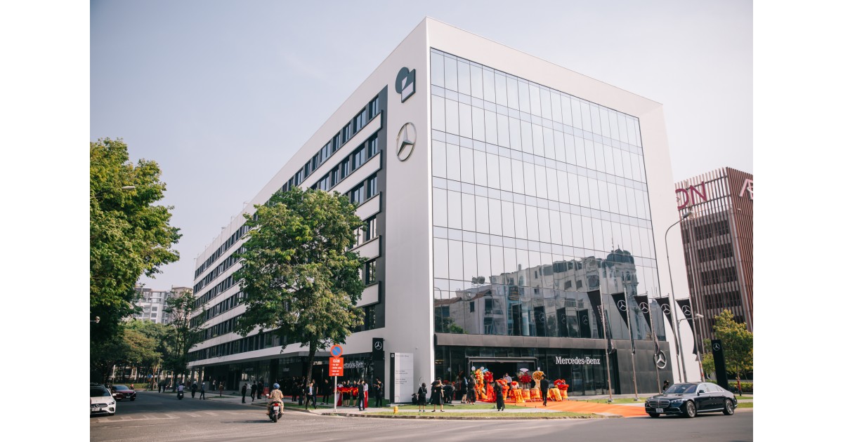 Mercedes Benz Vietnam Star Khai Trương Showroom Lớn Nhất Tại Tp. Hồ Chí ...