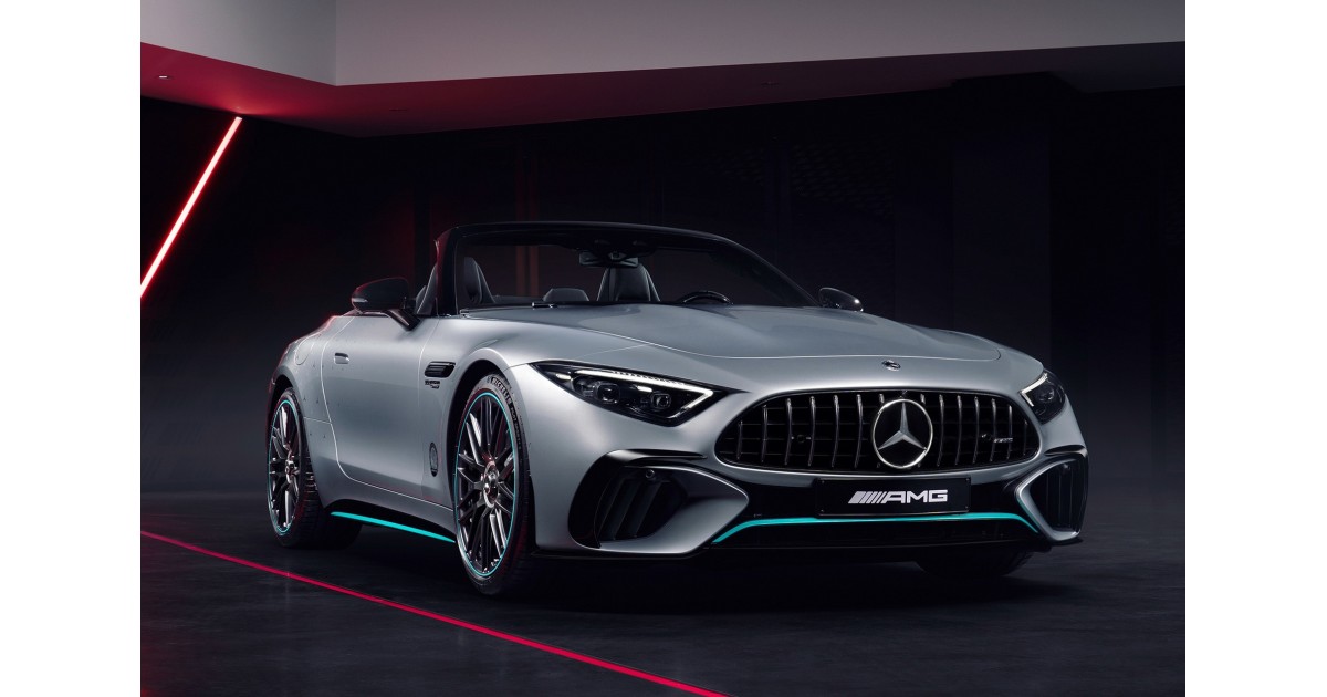 Mercedes AMG SL63 4MATIC+ 2023 mang phong cách xe đua F1